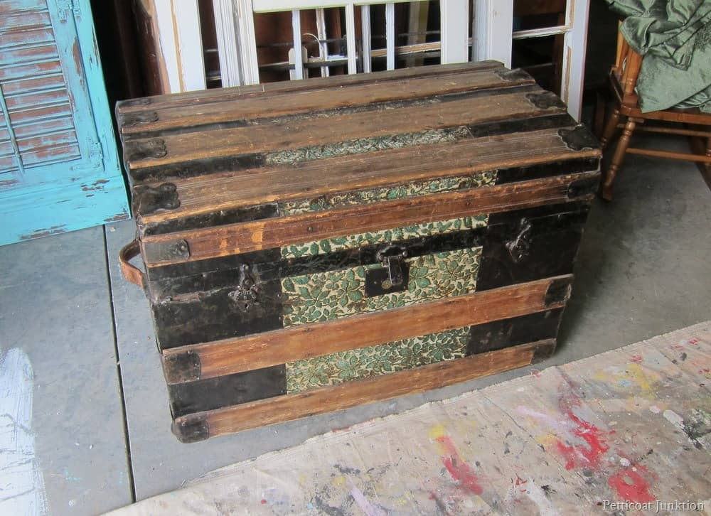 How To Distress A Painted Trunk - Petticoat Junktion