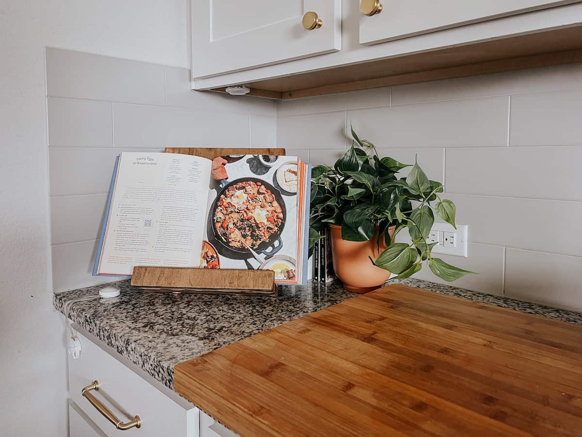 13 Ideas For Easy Recipe Reading: DIY Cookbook And IPad stands