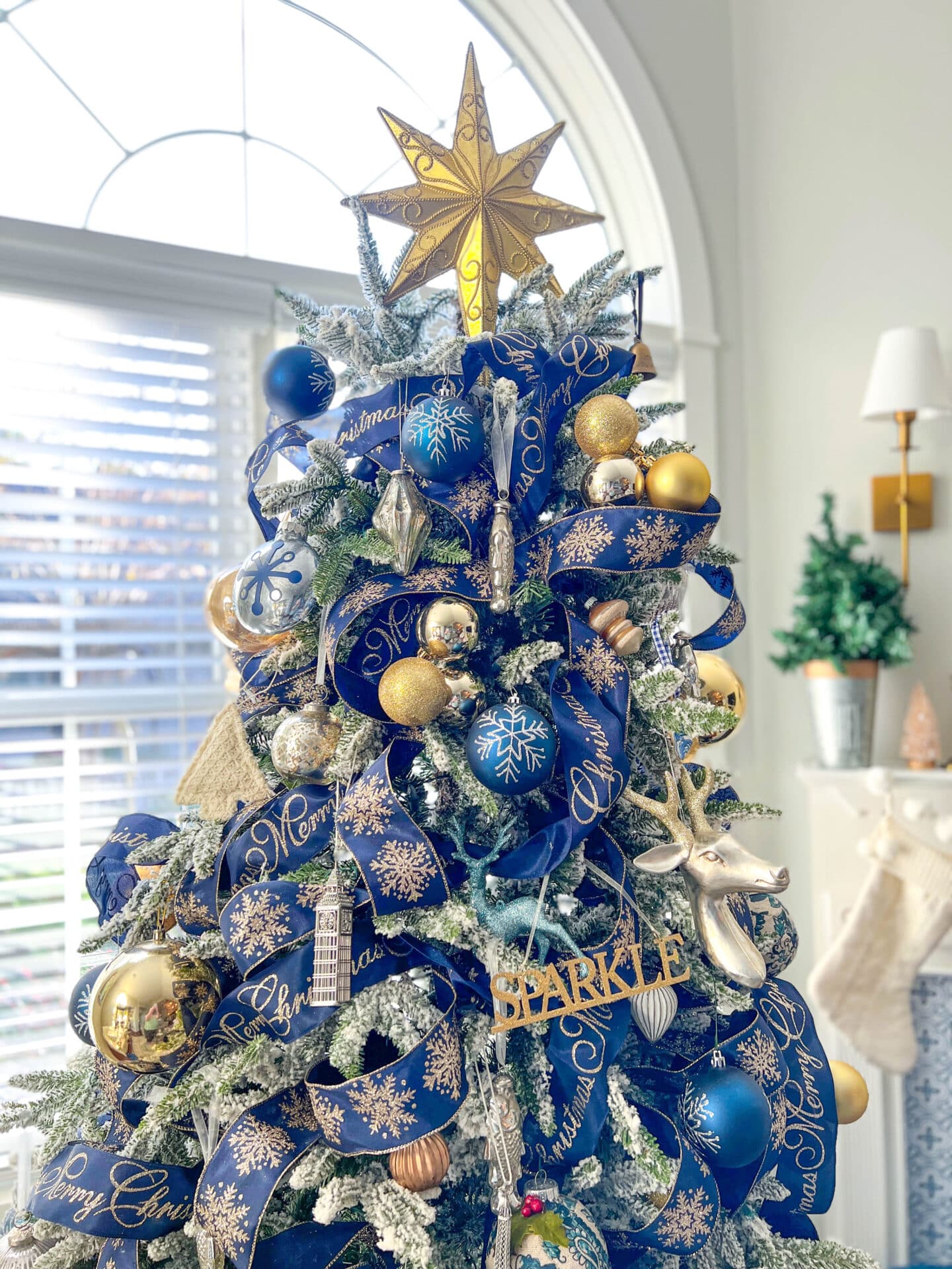 13 Gorgeous Christmas Tree Color Schemes And Themes - Petticoat Junktion
